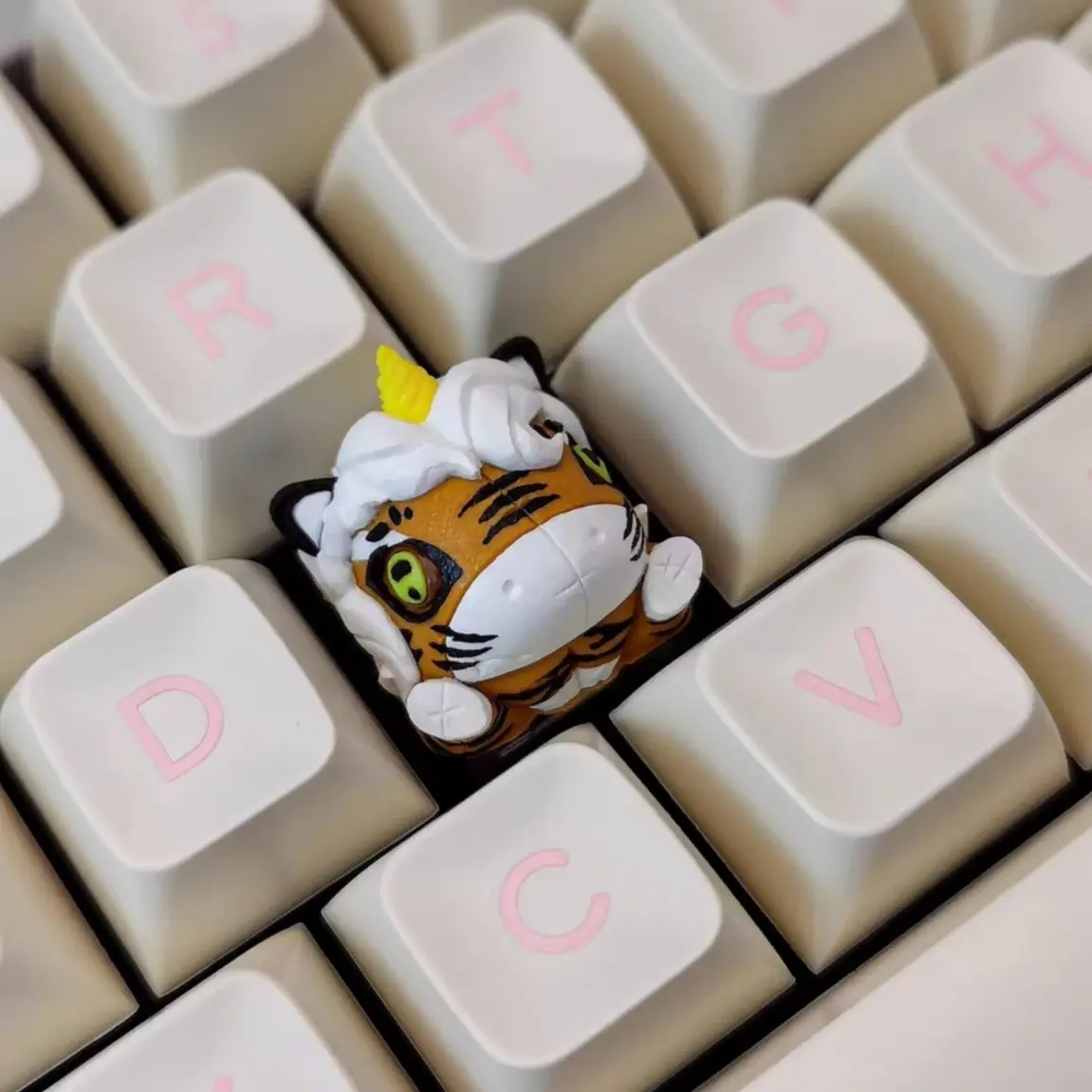 What Are Artisan Keycaps? - Kawaii Keycaps