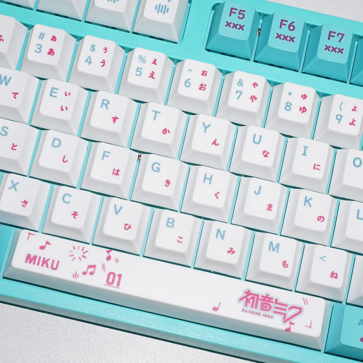 Hatsune Miku Keycap Set | Radiant Translucent Anime Set